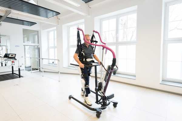 Revolutionary Robotic treatment for Spinal Cord Injury | Cyberdyne Care ...